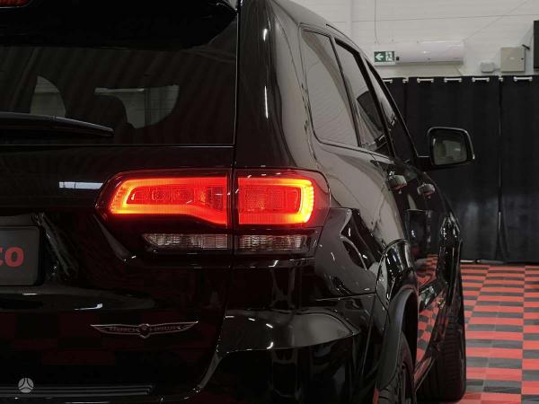 Melns Jeep Grand Cherokee 2018 Viļņa, ar dzinēja tilpumu 6.17 L un nobraukumu 83 tūkst. km par 59999 €, foto 10 vietnē AUTOMOTO.COM.LV