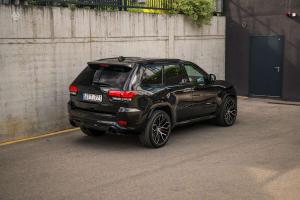 Black Jeep Grand Cherokee 2018 in Kaunas, with an engine capacity of 6.42 L and mileage of 142 thousand km for 38000 €, photo 5 on AUTOMOTO.COM.LV