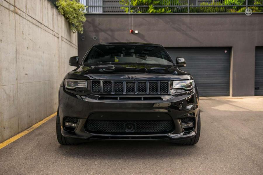 Black Jeep Grand Cherokee 2018 in Kaunas, with an engine capacity of 6.42 L and mileage of 142 thousand km for 38000 €, photo 7 on AUTOMOTO.COM.LV