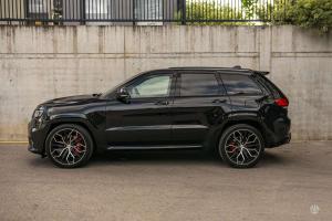 Black Jeep Grand Cherokee 2018 in Kaunas, with an engine capacity of 6.42 L and mileage of 142 thousand km for 38000 €, photo 10 on AUTOMOTO.COM.LV