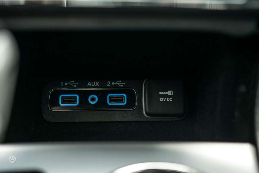 Black Jeep Grand Cherokee 2018 in Kaunas, with an engine capacity of 6.42 L and mileage of 142 thousand km for 38000 €, photo 26 on AUTOMOTO.COM.LV