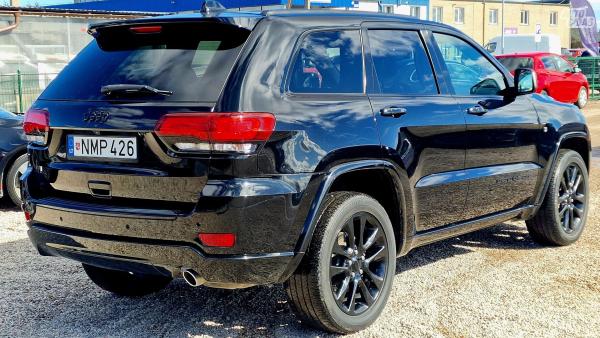 Melns Jeep Grand Cherokee 2018 Kretinga, ar dzinēja tilpumu 3.60 L un nobraukumu 93 tūkst. km par 18499 €, foto 4 vietnē AUTOMOTO.COM.LV