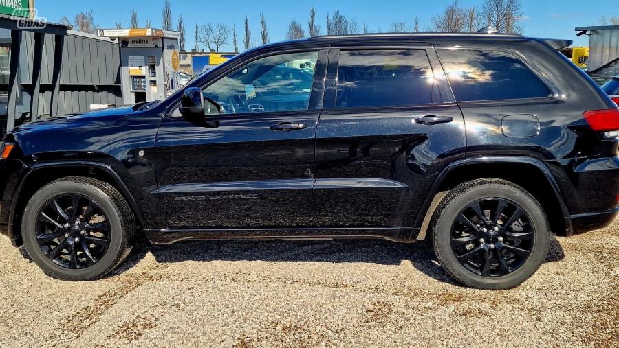Melns Jeep Grand Cherokee 2018 Kretinga, ar dzinēja tilpumu 3.60 L un nobraukumu 93 tūkst. km par 17999 €, foto 7 vietnē AUTOMOTO.COM.LV