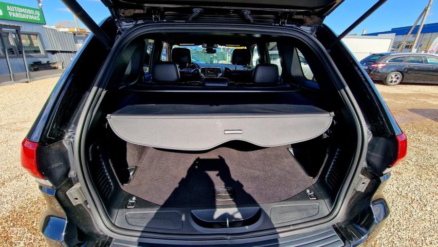 Melns Jeep Grand Cherokee 2018 Kretinga, ar dzinēja tilpumu 3.60 L un nobraukumu 93 tūkst. km par 17999 €, foto 24 vietnē AUTOMOTO.COM.LV