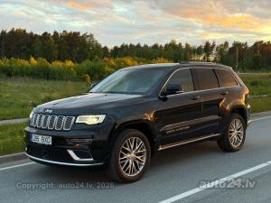 Melns Jeep Grand Cherokee 2018 Tallina, ar dzinēja tilpumu 3.00 L un nobraukumu 140 tūkst. km par 21900 €, foto  vietnē AUTOMOTO.COM.LV