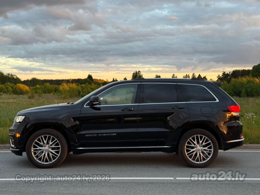 Melns Jeep Grand Cherokee 2018 Tallina, ar dzinēja tilpumu 3.00 L un nobraukumu 140 tūkst. km par 21900 €, foto 3 vietnē AUTOMOTO.COM.LV