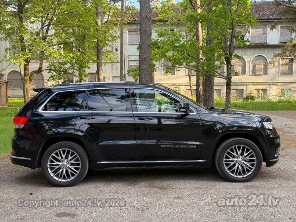 Black Jeep Grand Cherokee 2018 in Tallinn, with an engine capacity of 3.00 L and mileage of 140 thousand km for 21900 €, photo 7 on AUTOMOTO.COM.LV