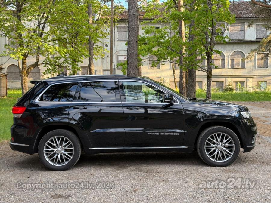 Melns Jeep Grand Cherokee 2018 Tallina, ar dzinēja tilpumu 3.00 L un nobraukumu 140 tūkst. km par 21900 €, foto 8 vietnē AUTOMOTO.COM.LV