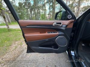 Melns Jeep Grand Cherokee 2018 Tallina, ar dzinēja tilpumu 3.00 L un nobraukumu 140 tūkst. km par 21900 €, foto 15 vietnē AUTOMOTO.COM.LV