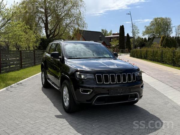 Black Jeep Grand Cherokee 2018 in Riga, with an engine capacity of 3.60 L and mileage of 34 thousand km for 17600 €, photo 2 on AUTOMOTO.COM.LV