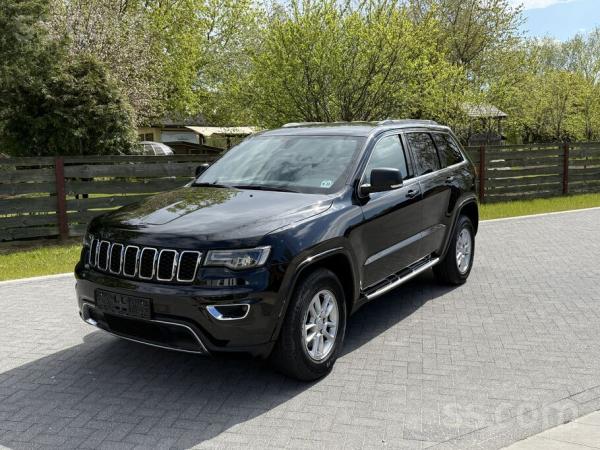 Black Jeep Grand Cherokee 2018 in Riga, with an engine capacity of 3.60 L and mileage of 34 thousand km for 17600 €, photo 3 on AUTOMOTO.COM.LV