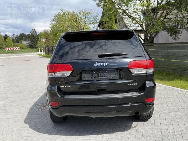 Black Jeep Grand Cherokee 2018 in Riga, with an engine capacity of 3.60 L and mileage of 34 thousand km for 17600 €, photo 7 on AUTOMOTO.COM.LV