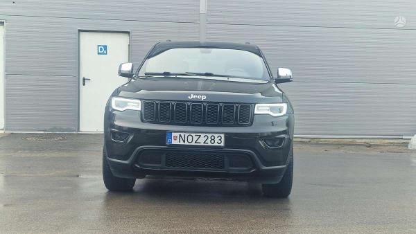Black Jeep Grand Cherokee 2018 in Vilnius, with an engine capacity of 3.60 L and mileage of 83 thousand km for 18850 €, photo 1 on AUTOMOTO.COM.LV