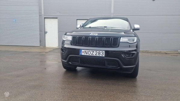 Black Jeep Grand Cherokee 2018 in Vilnius, with an engine capacity of 3.60 L and mileage of 83 thousand km for 18850 €, photo 2 on AUTOMOTO.COM.LV