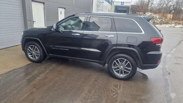 Black Jeep Grand Cherokee 2018 in Vilnius, with an engine capacity of 3.60 L and mileage of 83 thousand km for 18850 €, photo 9 on AUTOMOTO.COM.LV