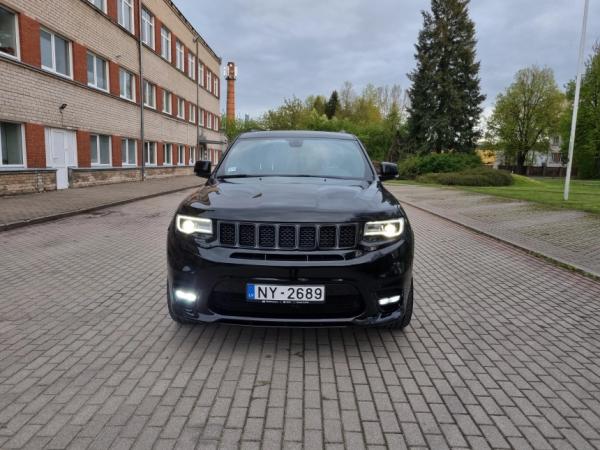 Melns Jeep Grand Cherokee 2018 Rīga, ar dzinēja tilpumu 3.00 L un nobraukumu 131 tūkst. km par 22700 €, foto 2 vietnē AUTOMOTO.COM.LV
