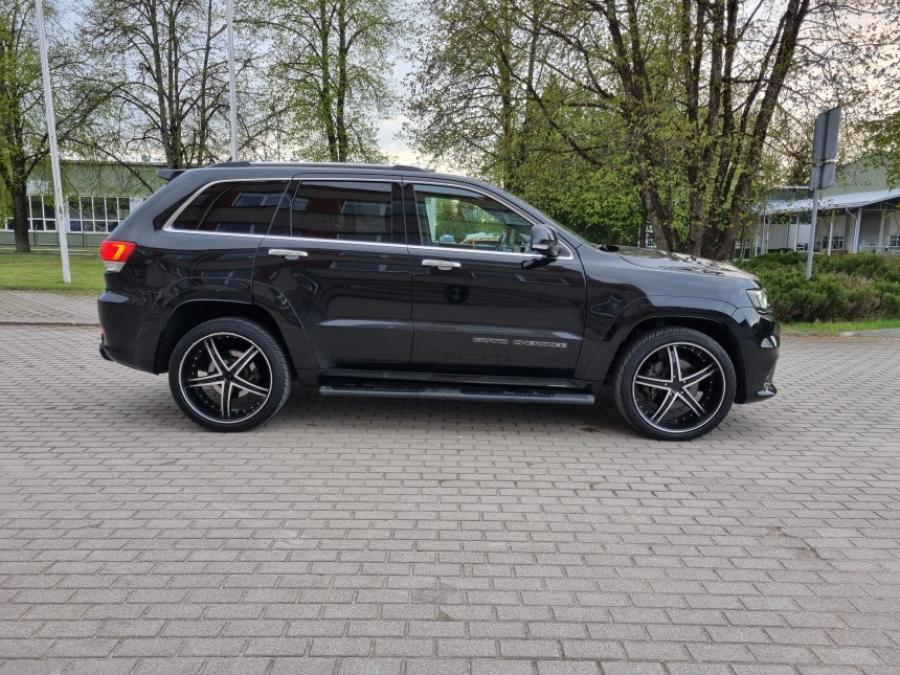 Melns Jeep Grand Cherokee 2018 Rīga, ar dzinēja tilpumu 3.00 L un nobraukumu 131 tūkst. km par 22700 €, foto 5 vietnē AUTOMOTO.COM.LV