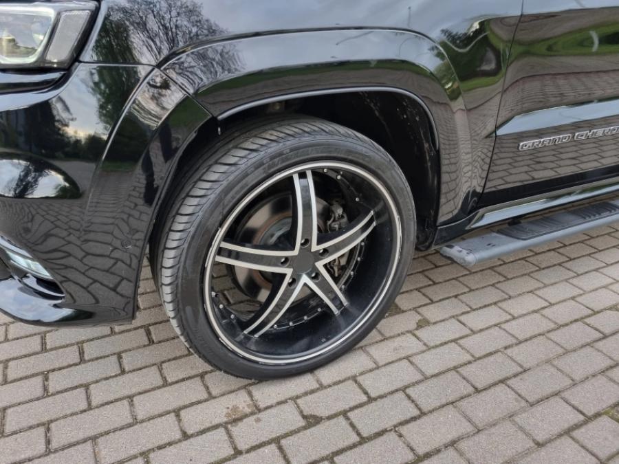 Melns Jeep Grand Cherokee 2018 Rīga, ar dzinēja tilpumu 3.00 L un nobraukumu 131 tūkst. km par 22700 €, foto 10 vietnē AUTOMOTO.COM.LV