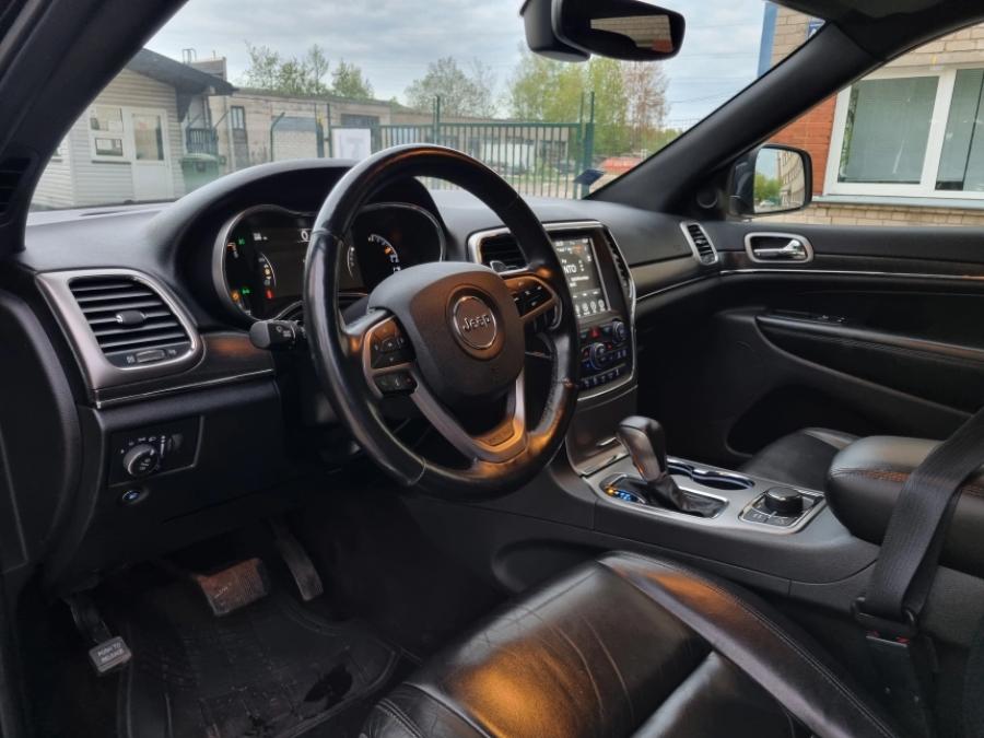 Melns Jeep Grand Cherokee 2018 Rīga, ar dzinēja tilpumu 3.00 L un nobraukumu 131 tūkst. km par 22700 €, foto 17 vietnē AUTOMOTO.COM.LV