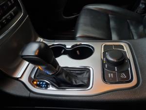 Melns Jeep Grand Cherokee 2018 Rīga, ar dzinēja tilpumu 3.00 L un nobraukumu 131 tūkst. km par 22700 €, foto 21 vietnē AUTOMOTO.COM.LV