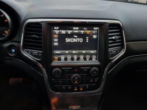 Melns Jeep Grand Cherokee 2018 Rīga, ar dzinēja tilpumu 3.00 L un nobraukumu 131 tūkst. km par 22700 €, foto 23 vietnē AUTOMOTO.COM.LV