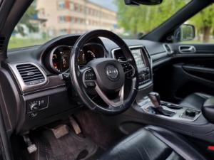 Melns Jeep Grand Cherokee 2018 Rīga, ar dzinēja tilpumu 3.00 L un nobraukumu 131 tūkst. km par 22700 €, foto 30 vietnē AUTOMOTO.COM.LV