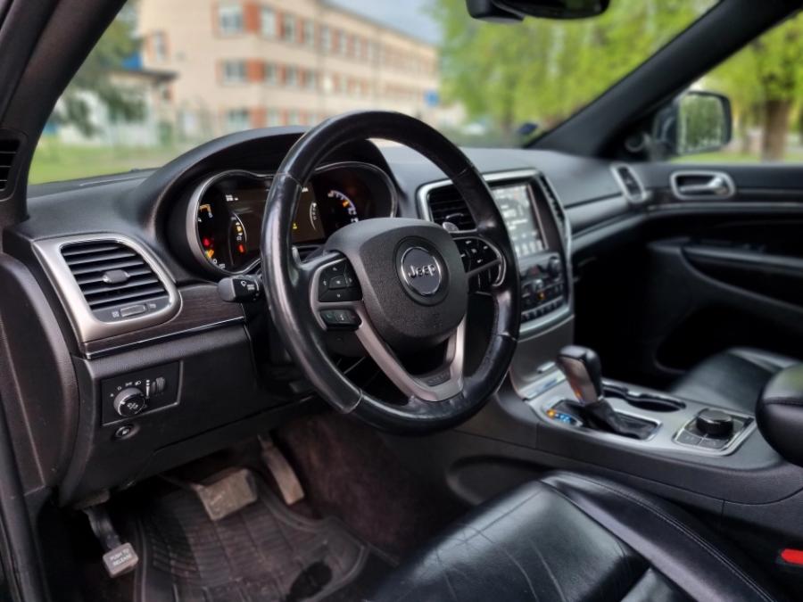 Melns Jeep Grand Cherokee 2018 Rīga, ar dzinēja tilpumu 3.00 L un nobraukumu 131 tūkst. km par 22700 €, foto 30 vietnē AUTOMOTO.COM.LV