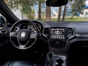 Melns Jeep Grand Cherokee 2018 Rīga, ar dzinēja tilpumu 3.00 L un nobraukumu 131 tūkst. km par 22700 €, foto 33 vietnē AUTOMOTO.COM.LV