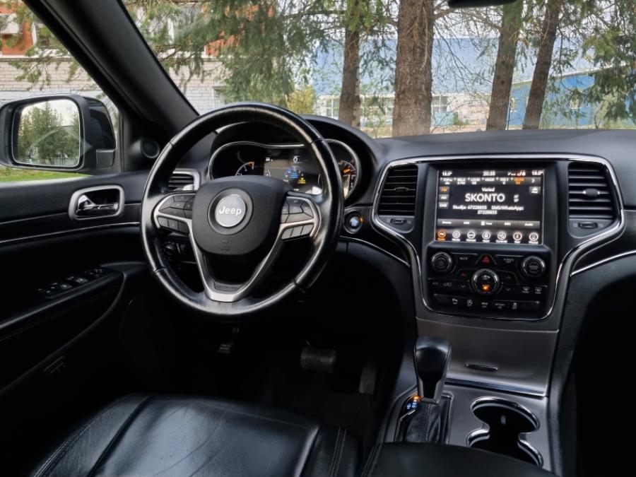 Melns Jeep Grand Cherokee 2018 Rīga, ar dzinēja tilpumu 3.00 L un nobraukumu 131 tūkst. km par 22700 €, foto 34 vietnē AUTOMOTO.COM.LV