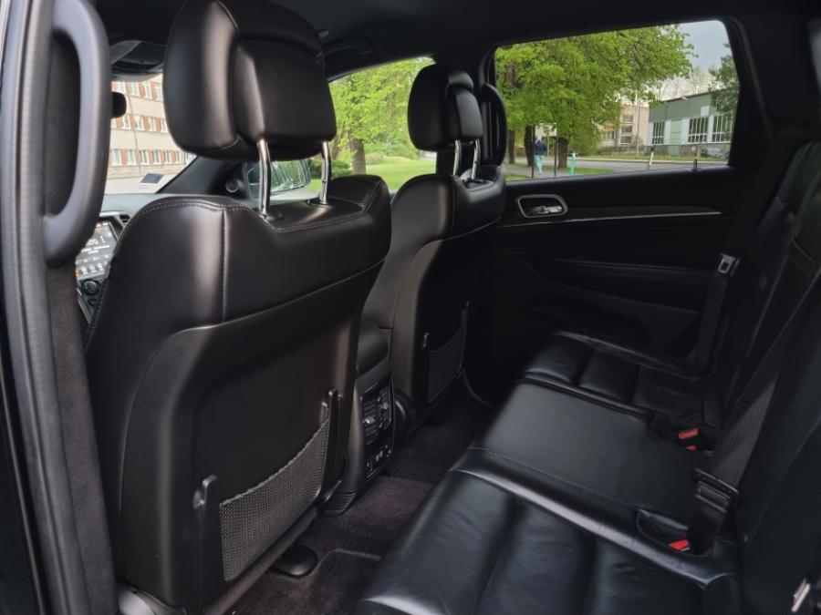 Melns Jeep Grand Cherokee 2018 Rīga, ar dzinēja tilpumu 3.00 L un nobraukumu 131 tūkst. km par 22700 €, foto 35 vietnē AUTOMOTO.COM.LV