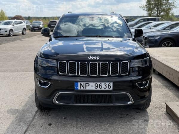 Melns Jeep Grand Cherokee 2018 Rīga, ar dzinēja tilpumu 3.00 L un nobraukumu 142 tūkst. km par 18750 €, foto 2 vietnē AUTOMOTO.COM.LV