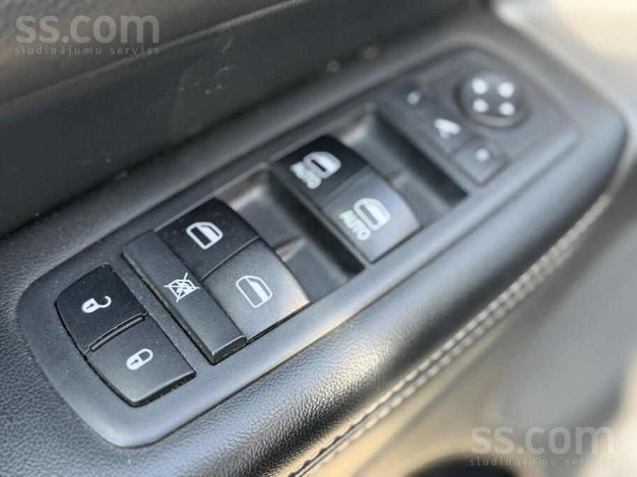 Melns Jeep Grand Cherokee 2018 Rīga, ar dzinēja tilpumu 3.00 L un nobraukumu 142 tūkst. km par 18750 €, foto 7 vietnē AUTOMOTO.COM.LV