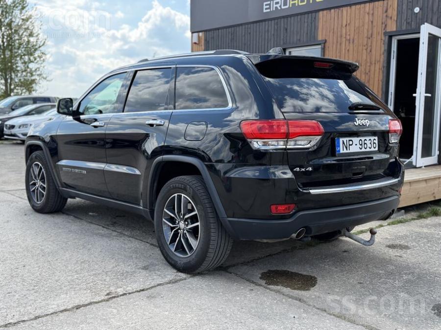 Melns Jeep Grand Cherokee 2018 Rīga, ar dzinēja tilpumu 3.00 L un nobraukumu 142 tūkst. km par 18750 €, foto 20 vietnē AUTOMOTO.COM.LV