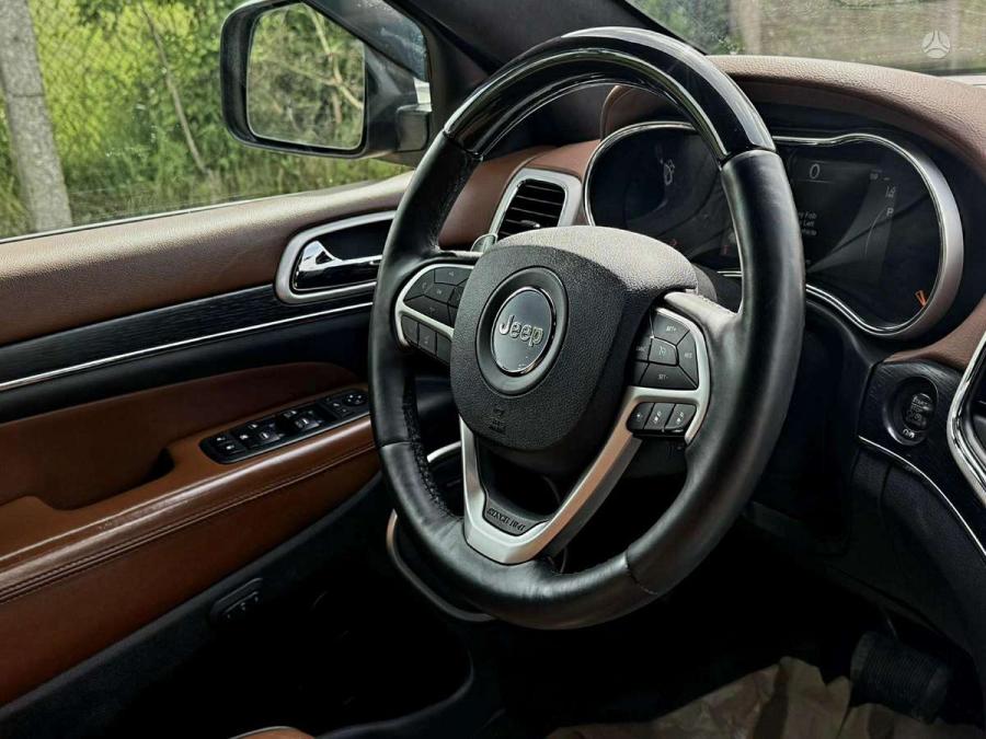 Черный Джип Гранд Чероки 2018 в Паланга, объемом двигателя 5.70 л и пробегом 172 тыс. км за 20600 €, фото 8 на AUTOMOTO.COM.LV