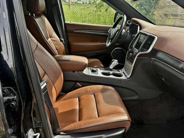 Melns Jeep Grand Cherokee 2018 Palanga, ar dzinēja tilpumu 5.70 L un nobraukumu 172 tūkst. km par 20600 €, foto 10 vietnē AUTOMOTO.COM.LV