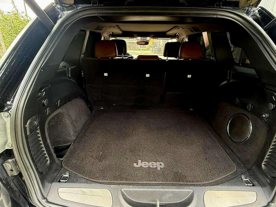 Черный Джип Гранд Чероки 2018 в Паланга, объемом двигателя 5.70 л и пробегом 172 тыс. км за 20600 €, фото 17 на AUTOMOTO.COM.LV