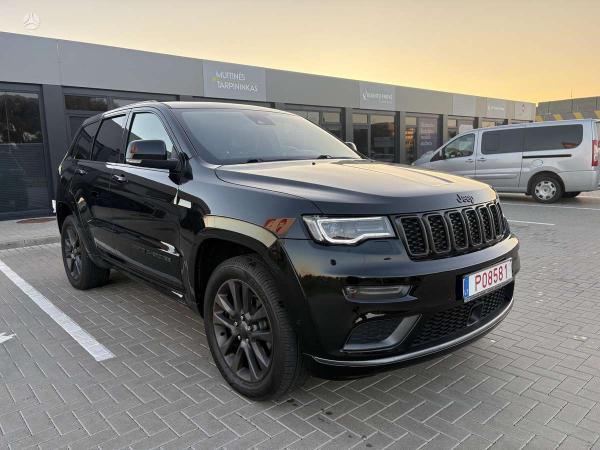 Black Jeep Grand Cherokee 2018 in Taurage, with an engine capacity of 3.60 L and mileage of 251 thousand km for 16900 €, photo 1 on AUTOMOTO.COM.LV