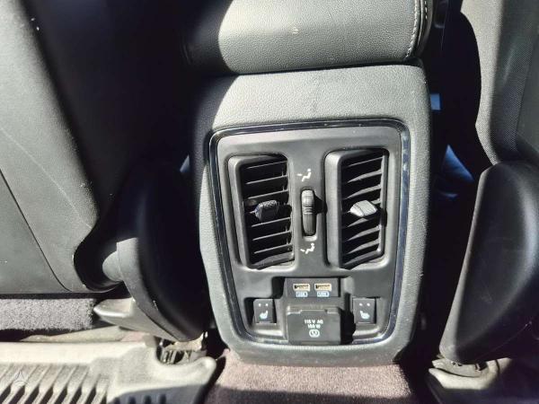Black Jeep Grand Cherokee 2018 in Telschi, with an engine capacity of 3.60 L and mileage of 191 thousand km for 20500 €, photo 7 on AUTOMOTO.COM.LV
