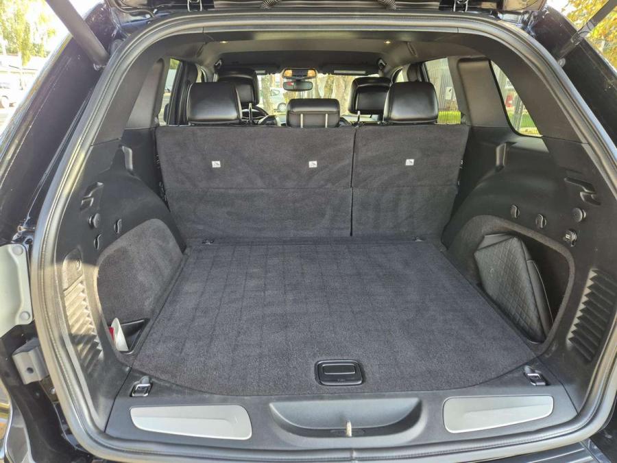 Melns Jeep Grand Cherokee 2018 Šauļi, ar dzinēja tilpumu 3.60 L un nobraukumu 233 tūkst. km par 14900 €, foto 21 vietnē AUTOMOTO.COM.LV