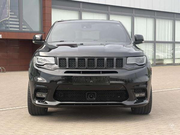 Black Jeep Grand Cherokee 2018 in Klaipeda, with an engine capacity of 6.42 L and mileage of 197 thousand km for 21900 €, photo 3 on AUTOMOTO.COM.LV