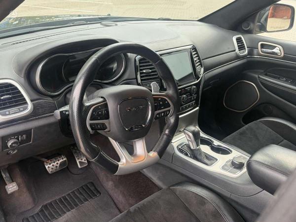 Black Jeep Grand Cherokee 2018 in Klaipeda, with an engine capacity of 6.42 L and mileage of 197 thousand km for 21900 €, photo 7 on AUTOMOTO.COM.LV