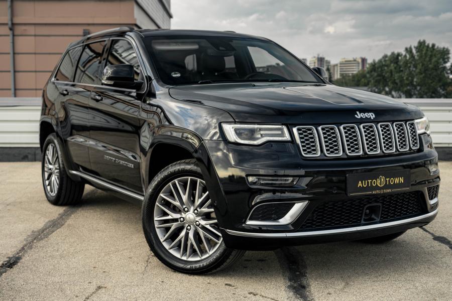 Black Jeep Grand Cherokee 2018 in Riga, with an engine capacity of 3.00 L and mileage of 265 thousand km for 17550 €, photo 3 on AUTOMOTO.COM.LV