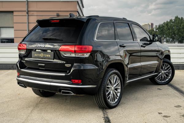 Melns Jeep Grand Cherokee 2018 Rīga, ar dzinēja tilpumu 3.00 L un nobraukumu 265 tūkst. km par 17550 €, foto 4 vietnē AUTOMOTO.COM.LV