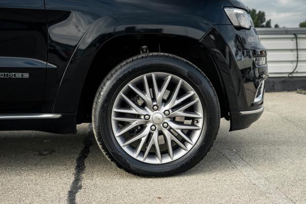 Melns Jeep Grand Cherokee 2018 Rīga, ar dzinēja tilpumu 3.00 L un nobraukumu 265 tūkst. km par 17550 €, foto 7 vietnē AUTOMOTO.COM.LV