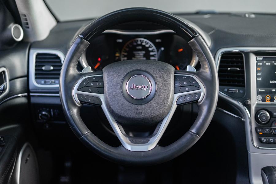 Black Jeep Grand Cherokee 2018 in Riga, with an engine capacity of 3.00 L and mileage of 265 thousand km for 17550 €, photo 14 on AUTOMOTO.COM.LV