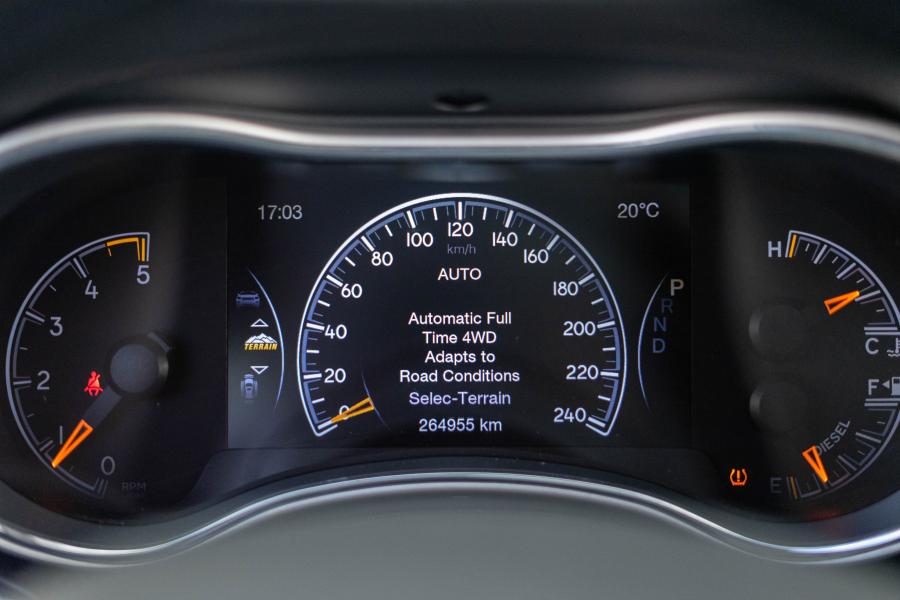 Black Jeep Grand Cherokee 2018 in Riga, with an engine capacity of 3.00 L and mileage of 265 thousand km for 17550 €, photo 16 on AUTOMOTO.COM.LV