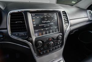 Black Jeep Grand Cherokee 2018 in Riga, with an engine capacity of 3.00 L and mileage of 265 thousand km for 17550 €, photo 17 on AUTOMOTO.COM.LV