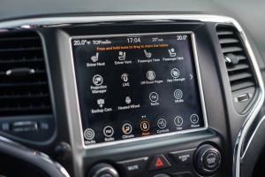 Black Jeep Grand Cherokee 2018 in Riga, with an engine capacity of 3.00 L and mileage of 265 thousand km for 17550 €, photo 19 on AUTOMOTO.COM.LV