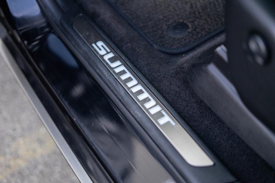 Black Jeep Grand Cherokee 2018 in Riga, with an engine capacity of 3.00 L and mileage of 265 thousand km for 17550 €, photo 27 on AUTOMOTO.COM.LV