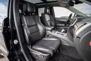 Black Jeep Grand Cherokee 2018 in Riga, with an engine capacity of 3.00 L and mileage of 265 thousand km for 17550 €, photo 29 on AUTOMOTO.COM.LV